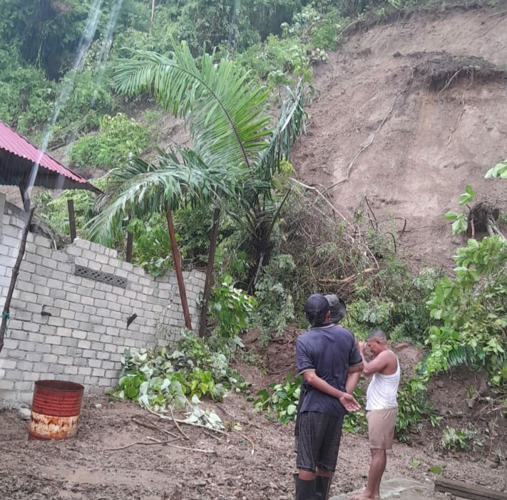 Rumah Warga di Kayoa Barat Ambruk Diterjang Longsor - Salawaku.id