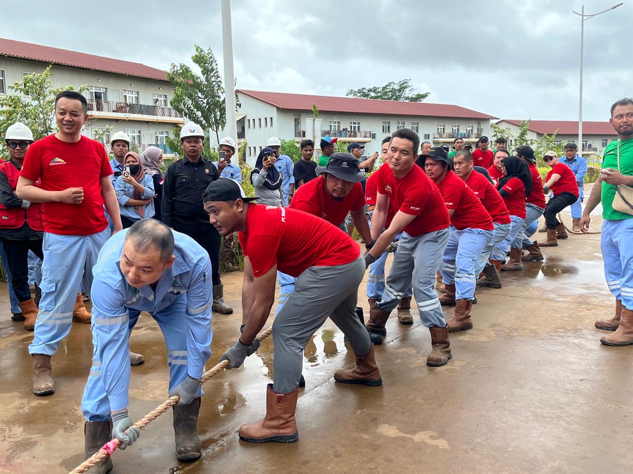 Sambut May Day, PT Wanatiara Persada Gelar Lomba Tarik Tambang : Berhadiah Trofi Berlangsung ...